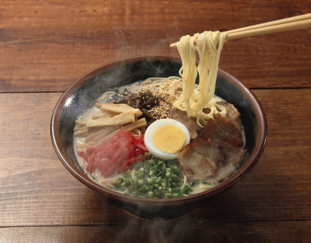 Boiled-pork-ribs ramen noodles and chopsticks - ANA Experience Class